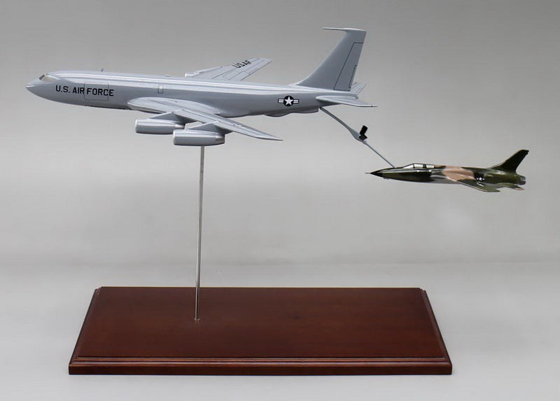 KC-135 with F-105 – Scalecraft